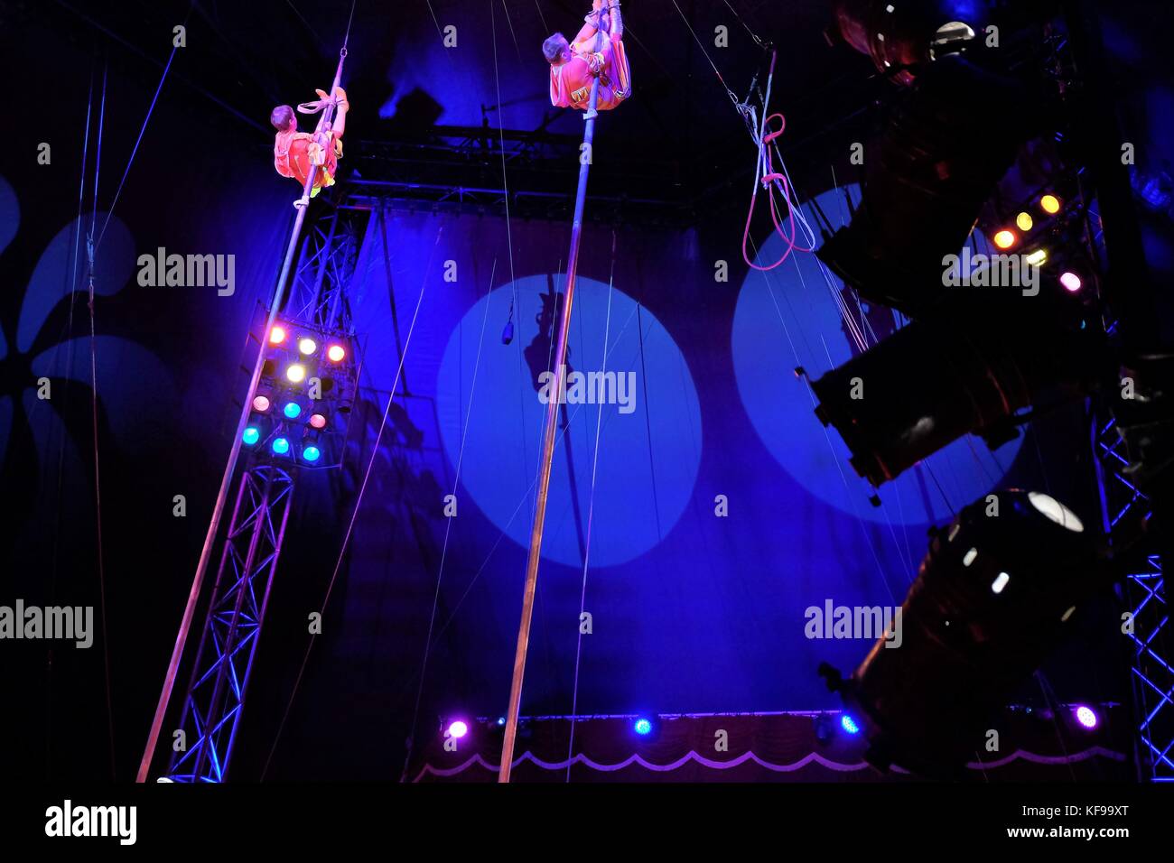 circus sway pole trapeze artist Stock Photo - Alamy