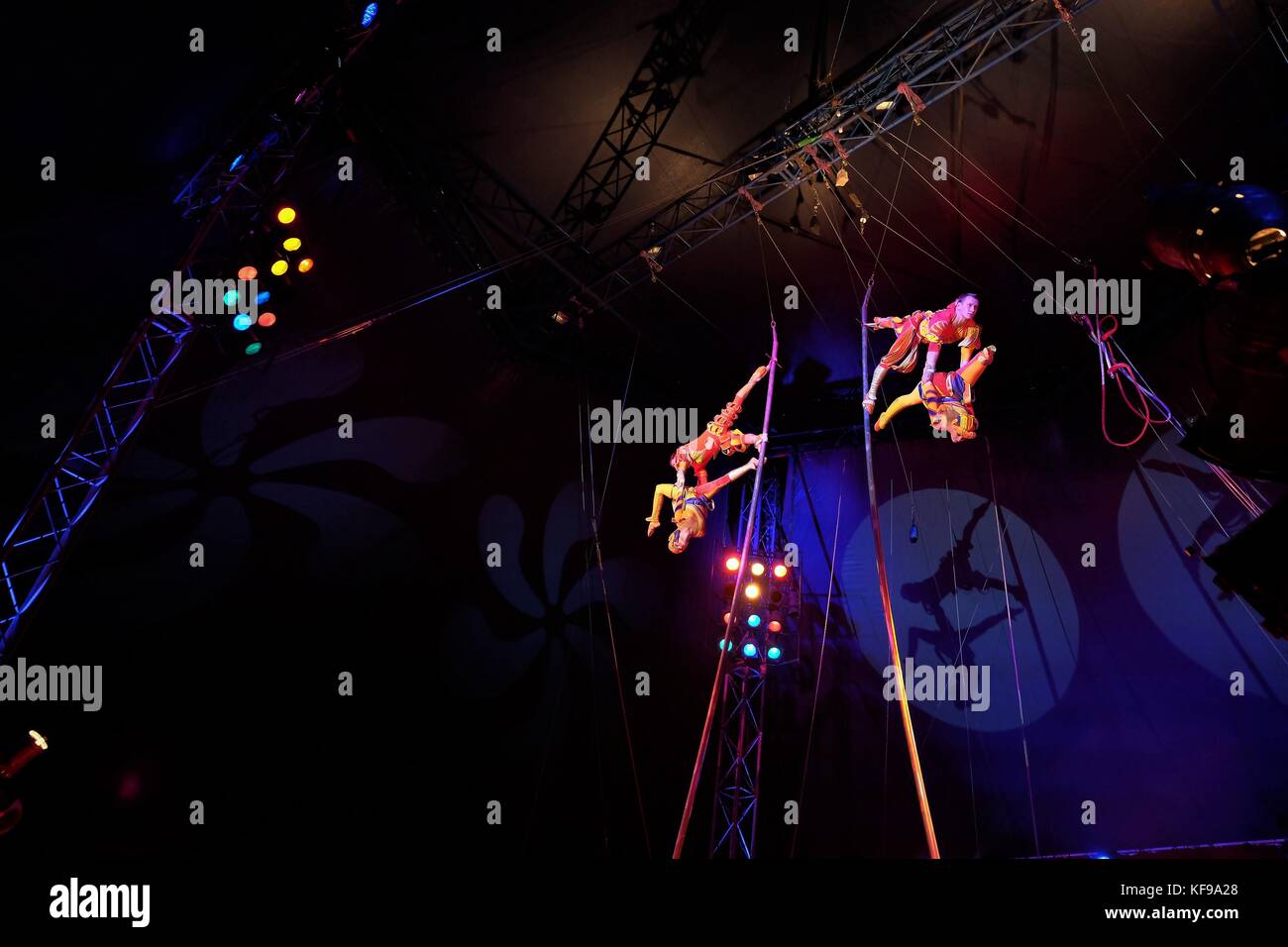 circus sway pole trapeze artist Stock Photo - Alamy
