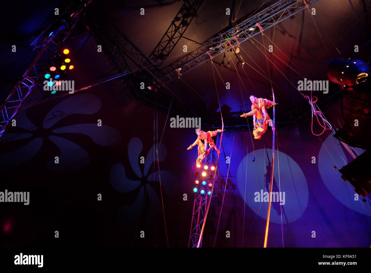 circus sway pole trapeze artist Stock Photo - Alamy