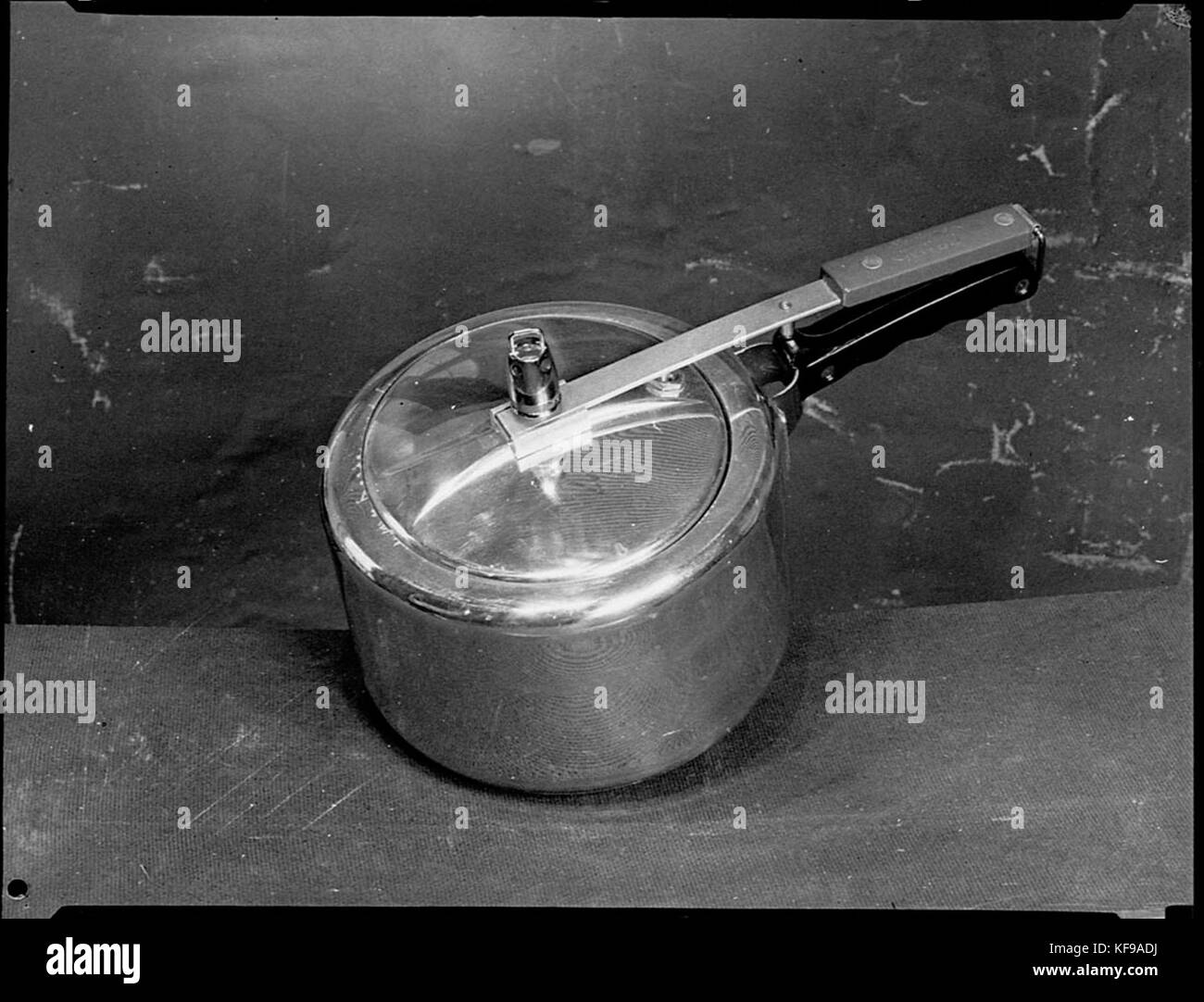 30209 Hawkins cooker taken for Anivitti Advertising Stock Photo - Alamy