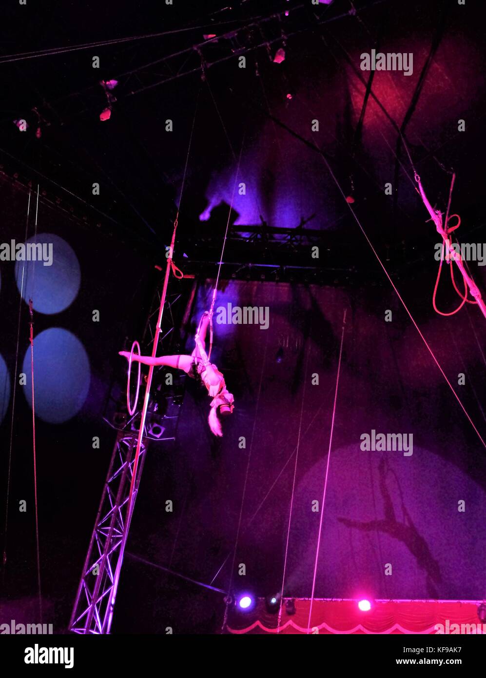 circus sway pole trapeze artist Stock Photo - Alamy