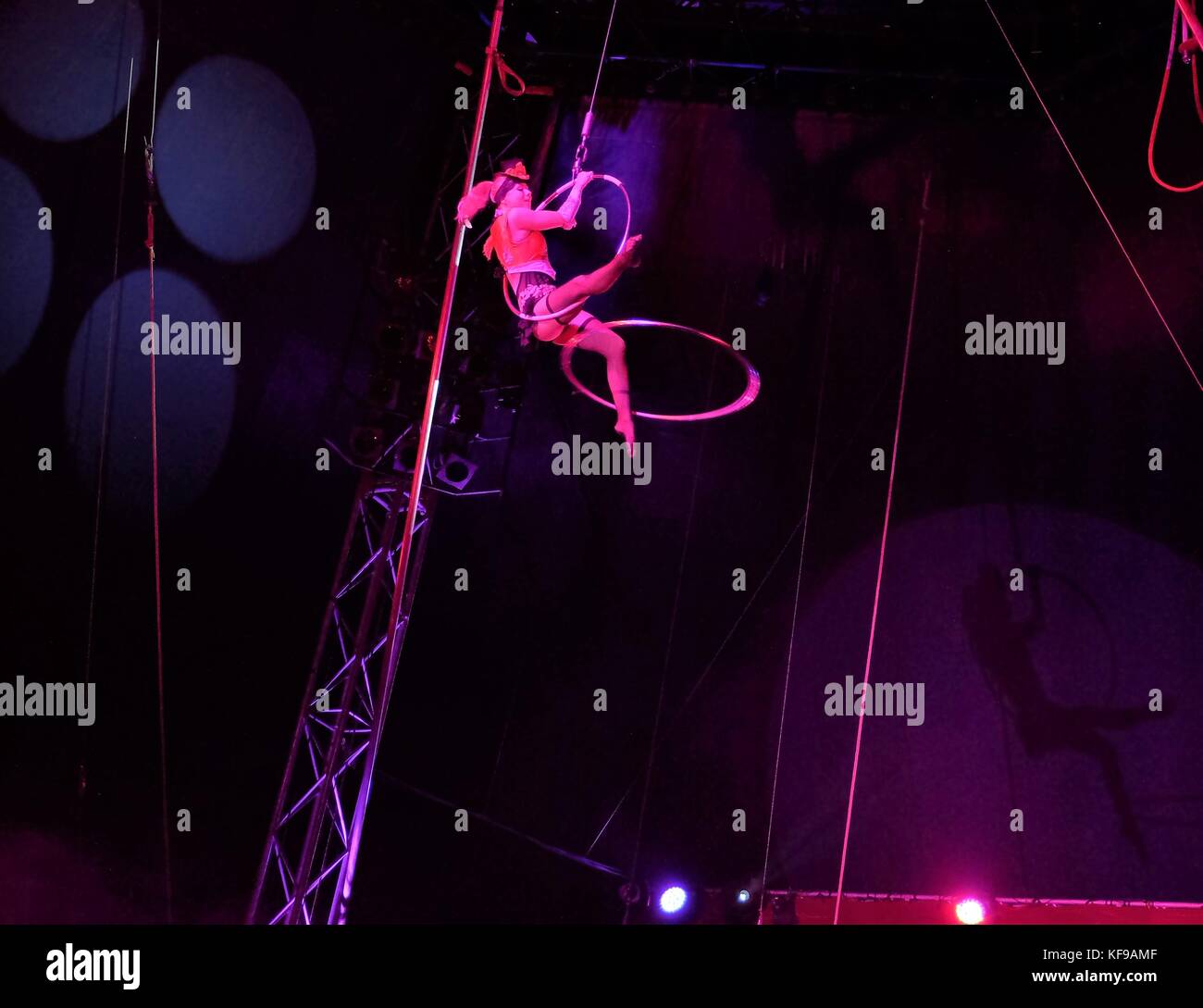 circus sway pole trapeze artist Stock Photo - Alamy