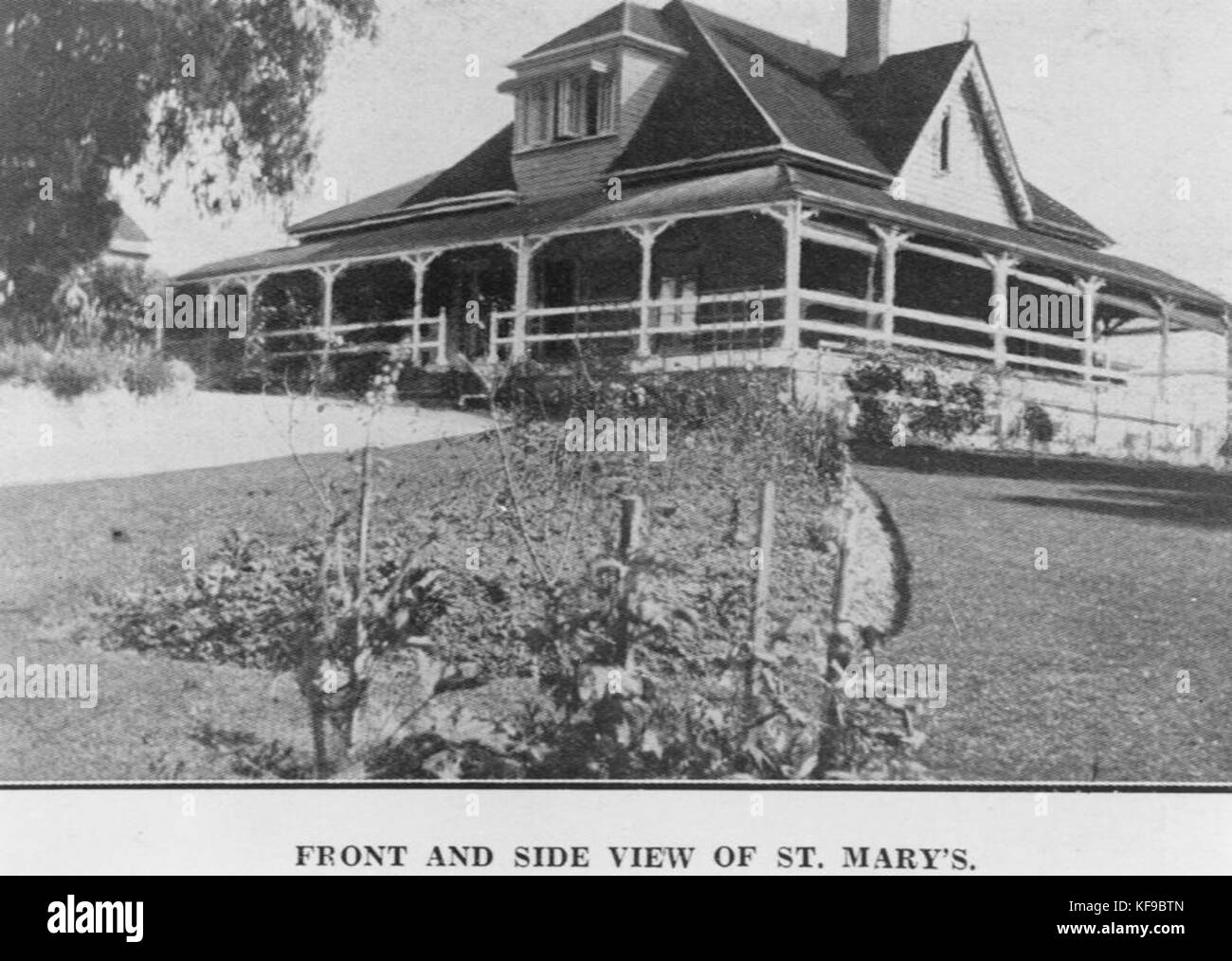 Side view front st Black and White Stock Photos & Images - Alamy