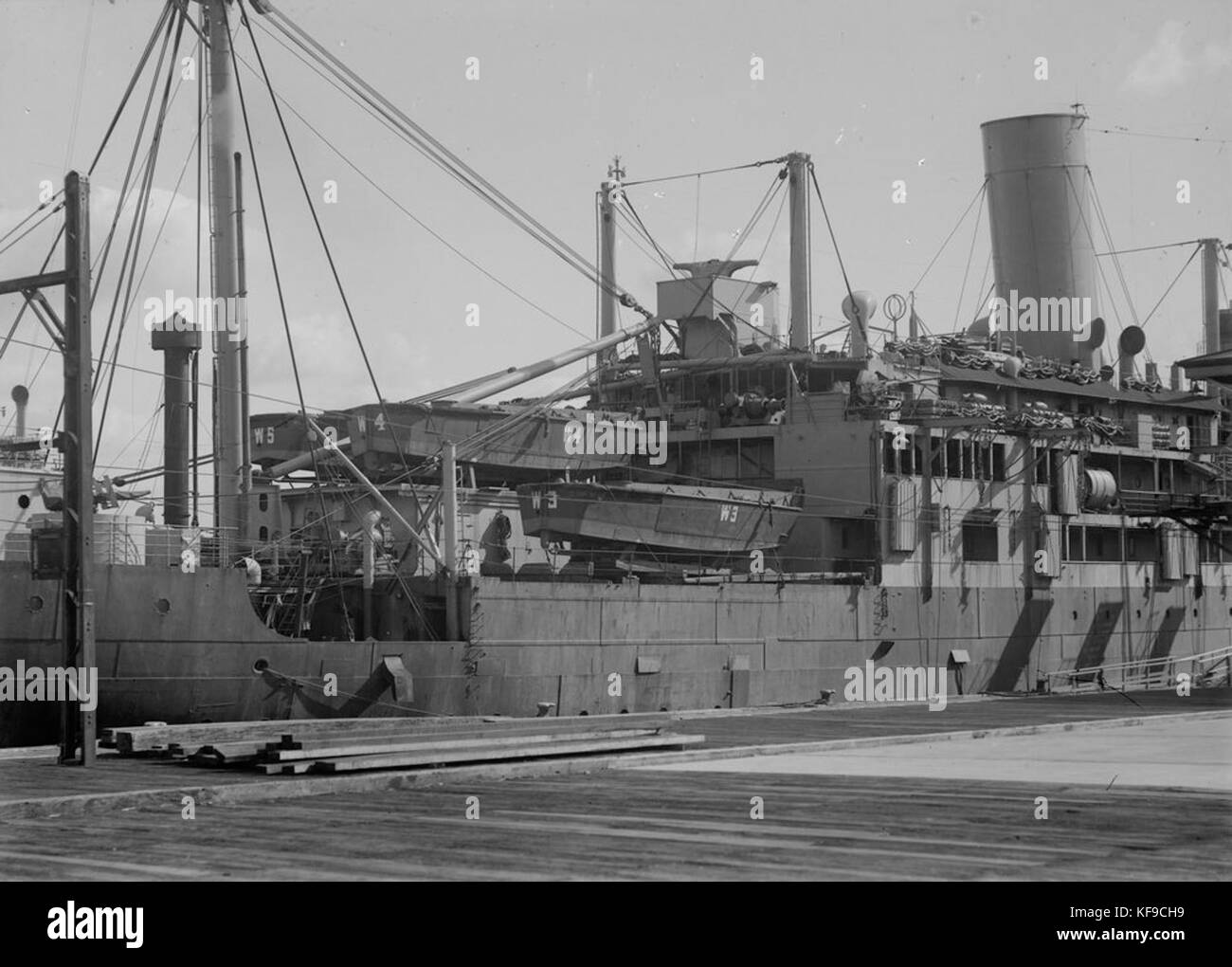 HMAS Westralia by Allan Green H91.108 560 Stock Photo - Alamy