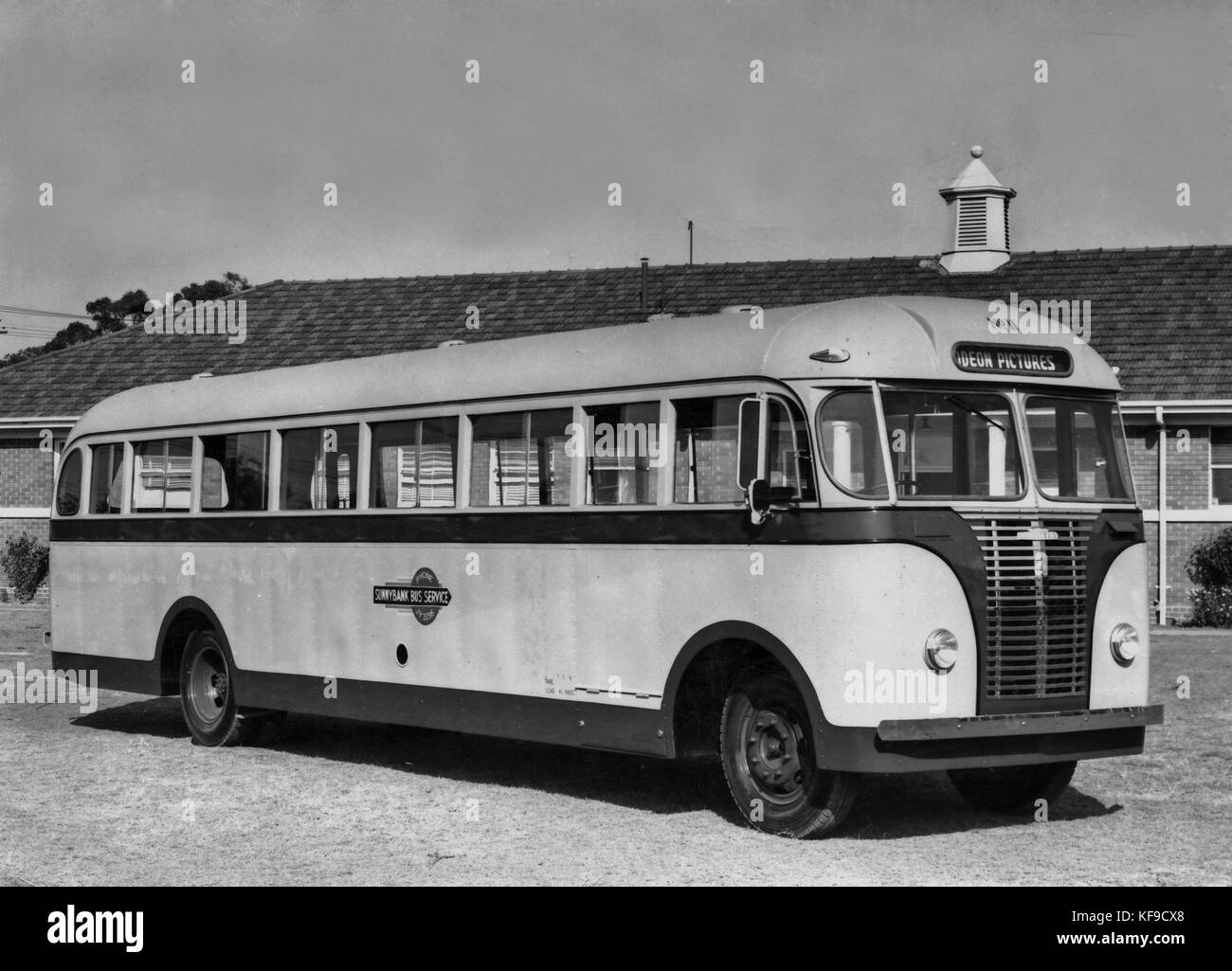 Austin bus belonging to the Sunnybank bus service Stock Photo - Alamy