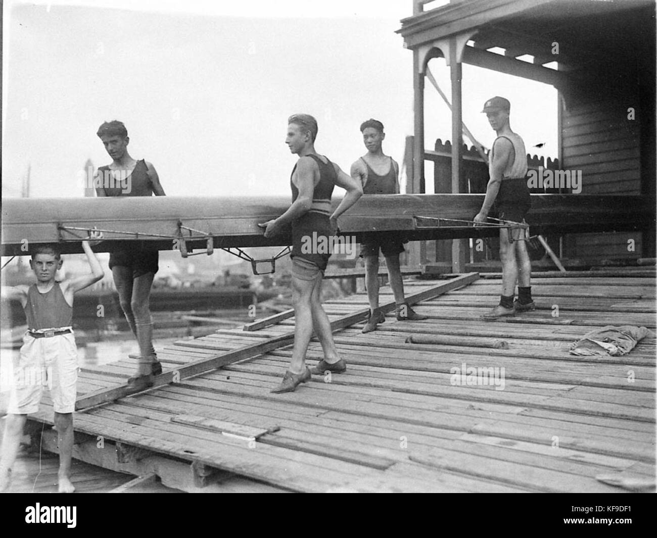 10276 A fours crew carrying out their shell Stock Photo - Alamy