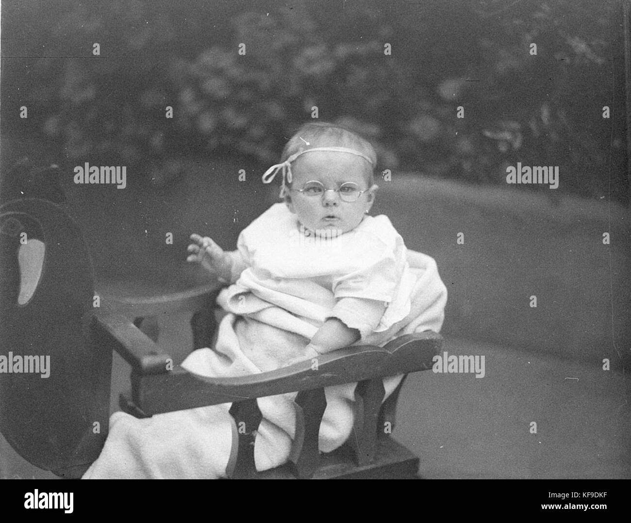 7091 A small baby wearing spectacles Stock Photo - Alamy