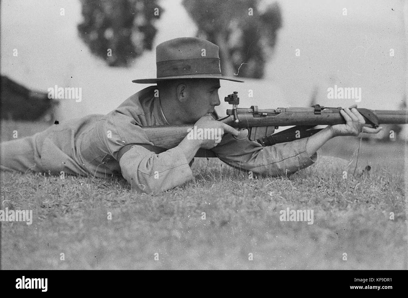 51265 AE James of Bathurst Club on 400 yard mound Stock Photo - Alamy