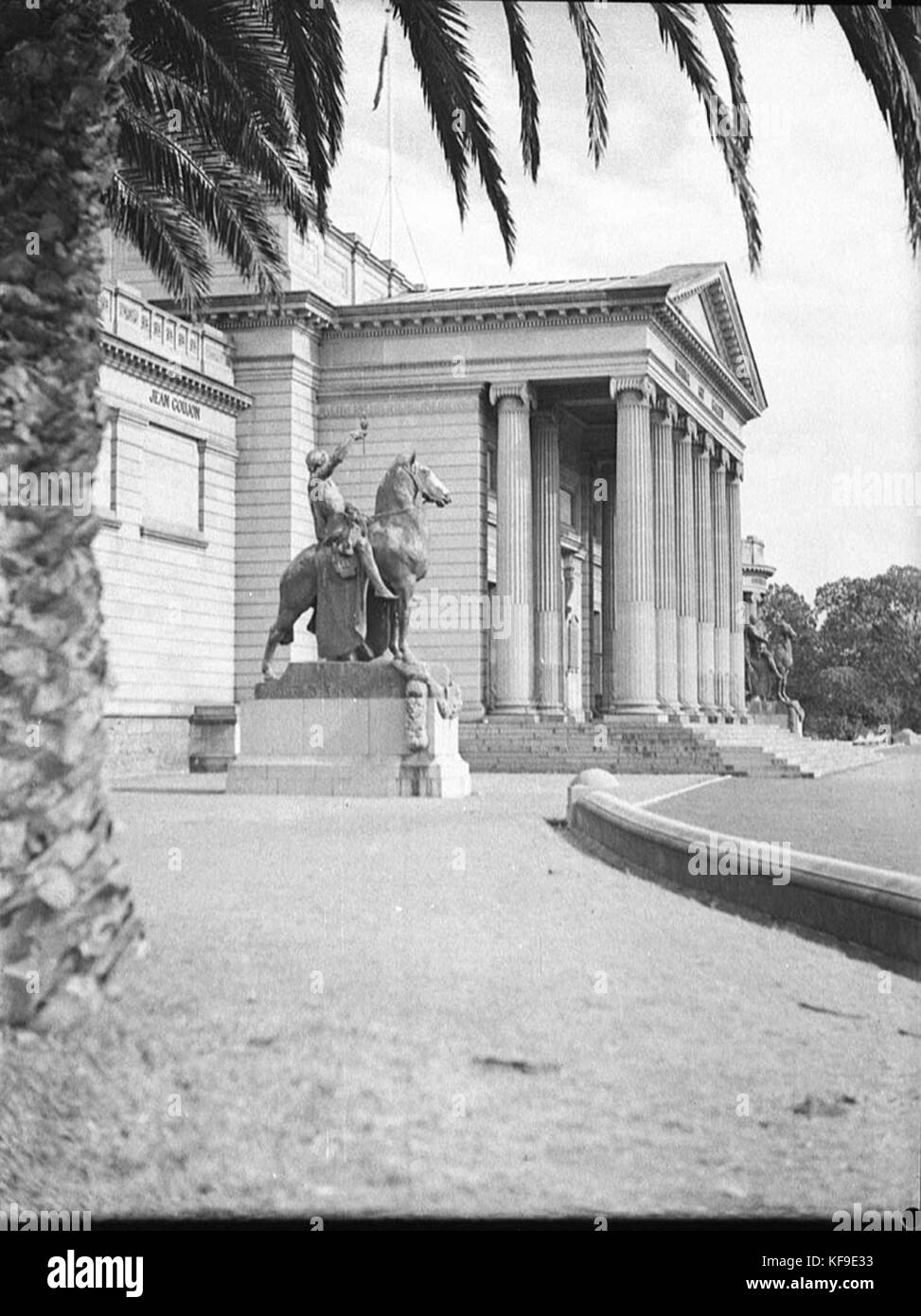 Gallery exhibition artwork Black and White Stock Photos & Images - Alamy