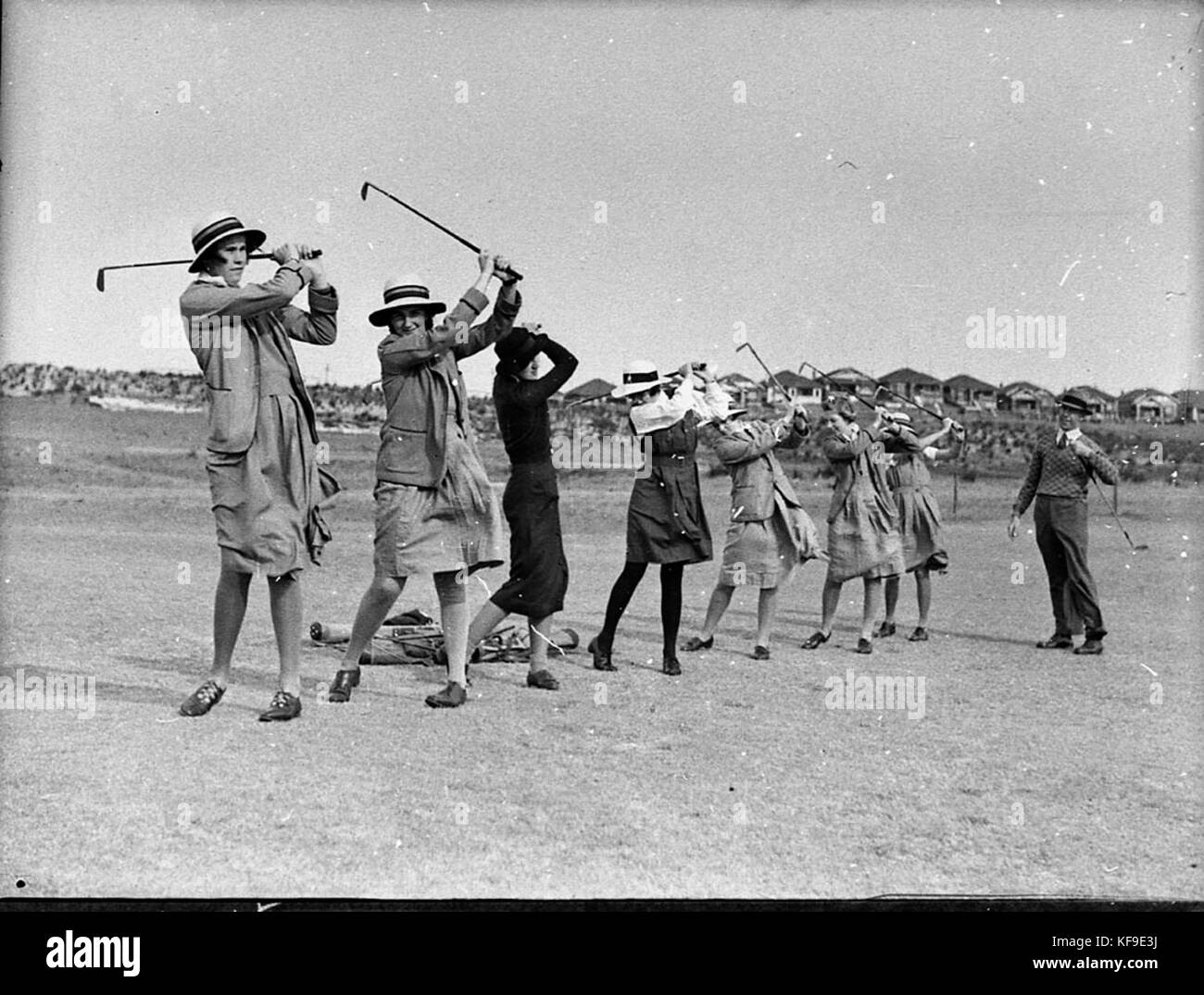 15517 Ascham girls learning at Kensington taken for Golf in Australia ...