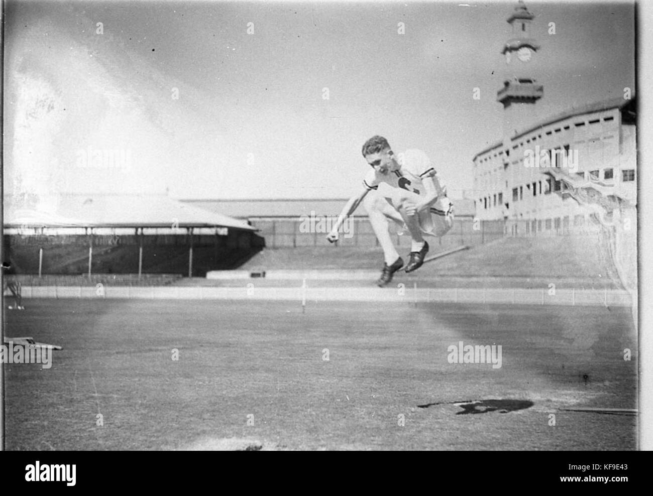 442595 Athlete jumping Sydney Cricket Ground Stock Photo - Alamy