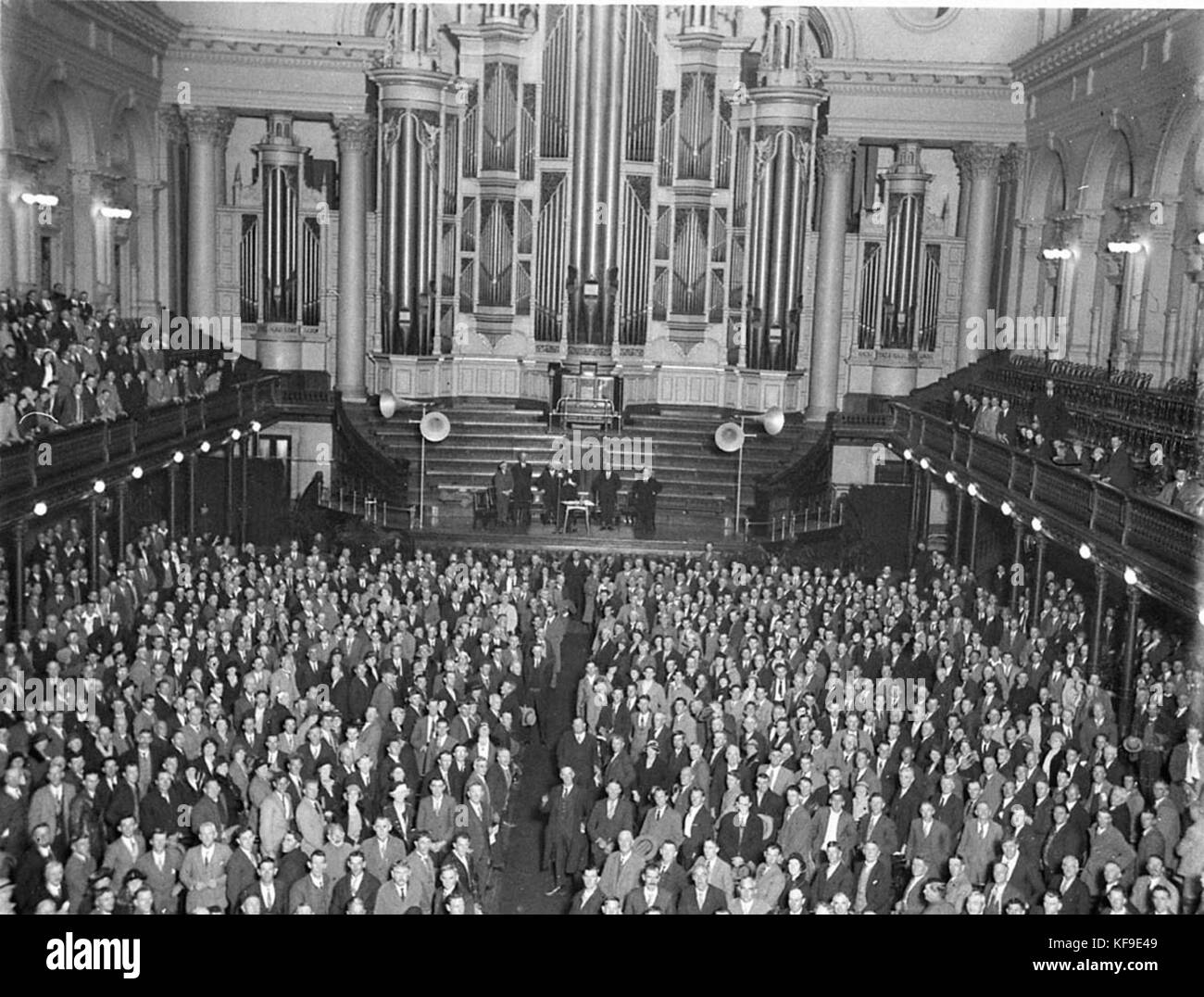 6931 Audience or meeting Sydney Town Hall showing the console and pipes ...