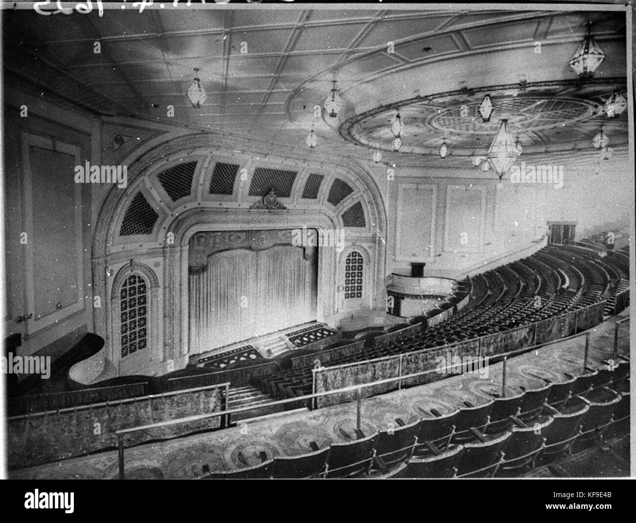 Proscenium Theatre Black and White Stock Photos & Images - Alamy
