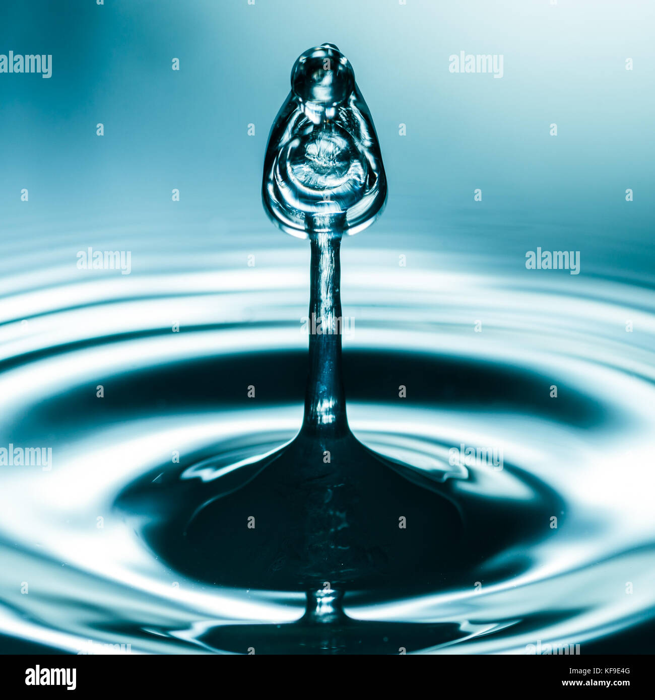 Collision liquid hi-res stock photography and images - Alamy