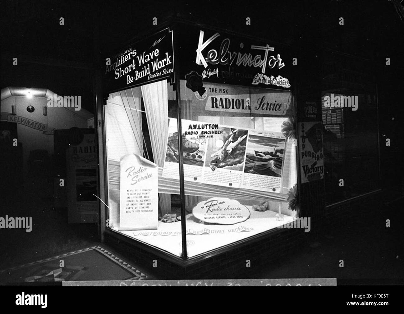 13316 AW Luttons Kelvinator and AWA display window Stock Photo - Alamy