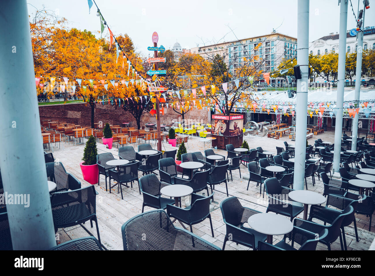 modern empty cafe exterior outside plastic tables Stock Photo - Alamy