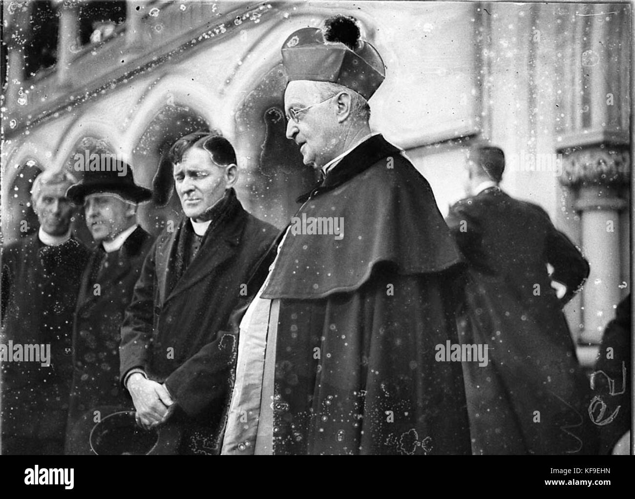 442586 Cardinal and priests Stock Photo - Alamy