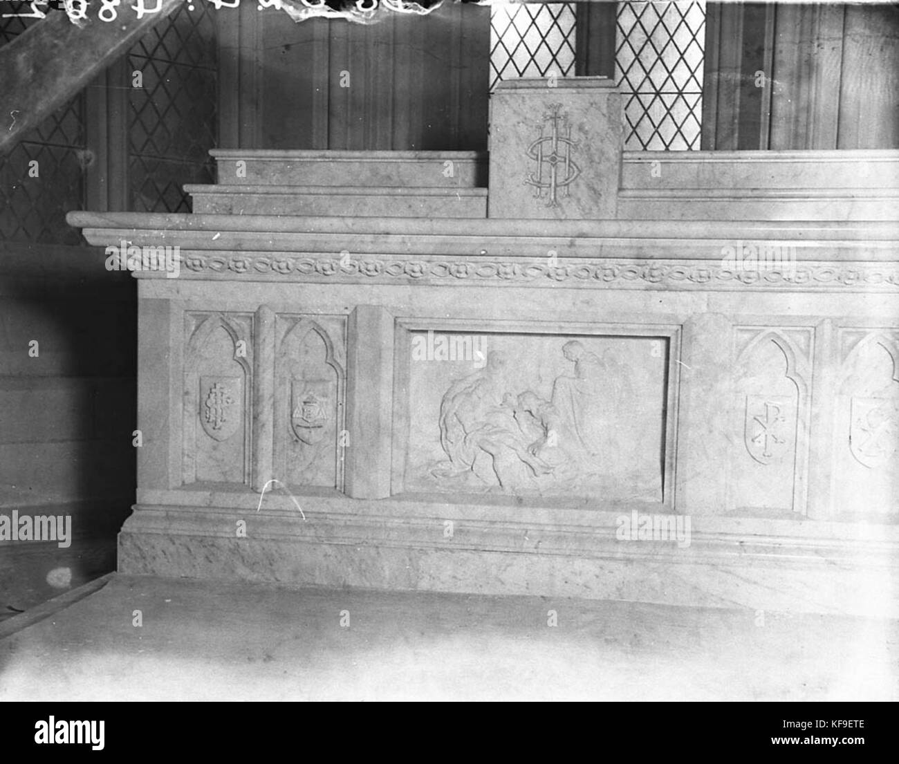 Carved wooden altars hi-res stock photography and images - Alamy