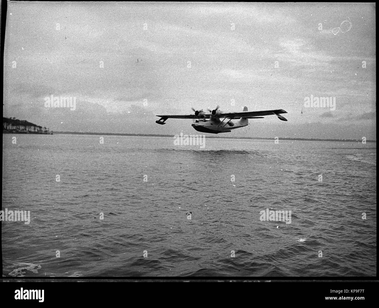 31315 Captain PG Taylor pioneer airman and Catalina plane at Rathmines ...