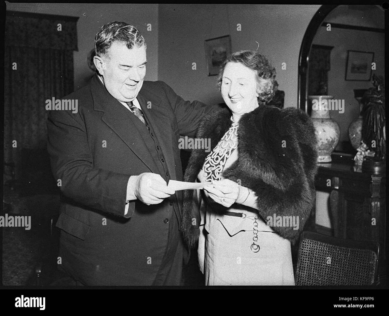 31948 Lord Mayor Ald Quinlan and Lady Mayoress at function at Newcastle ...