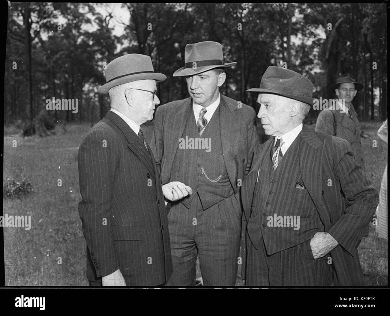 31972 Mr Heffron Minister for Education inspects site of proposed ...