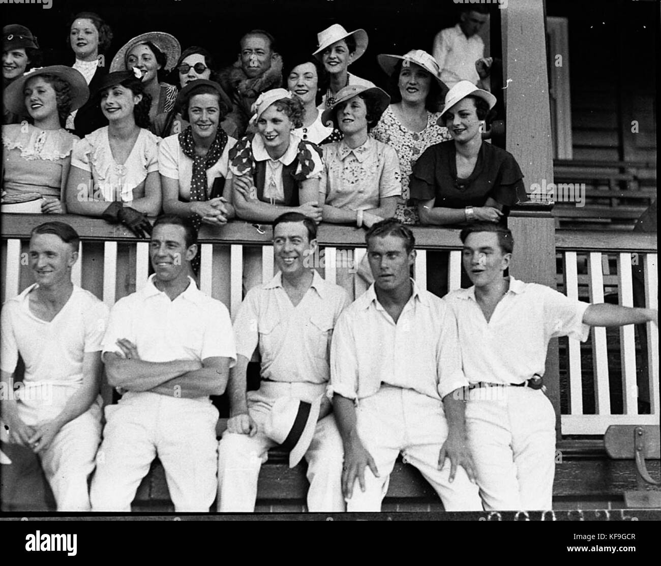 14178 Group of women cricket barrackers with five cricketers Stock ...