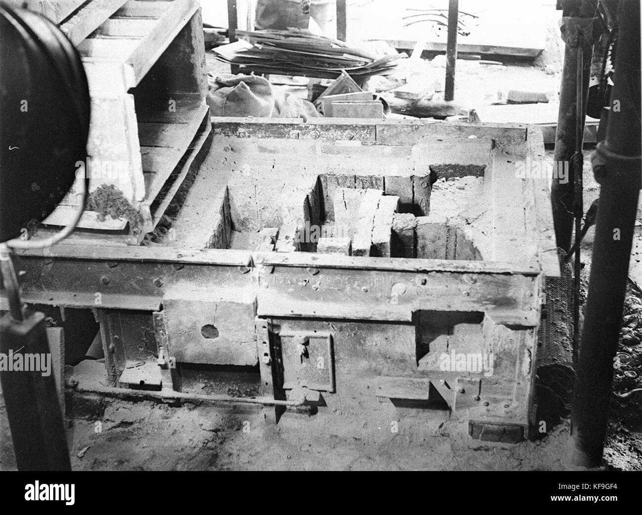 44086 High temperature furnace showing firebrick lining Stock Photo - Alamy