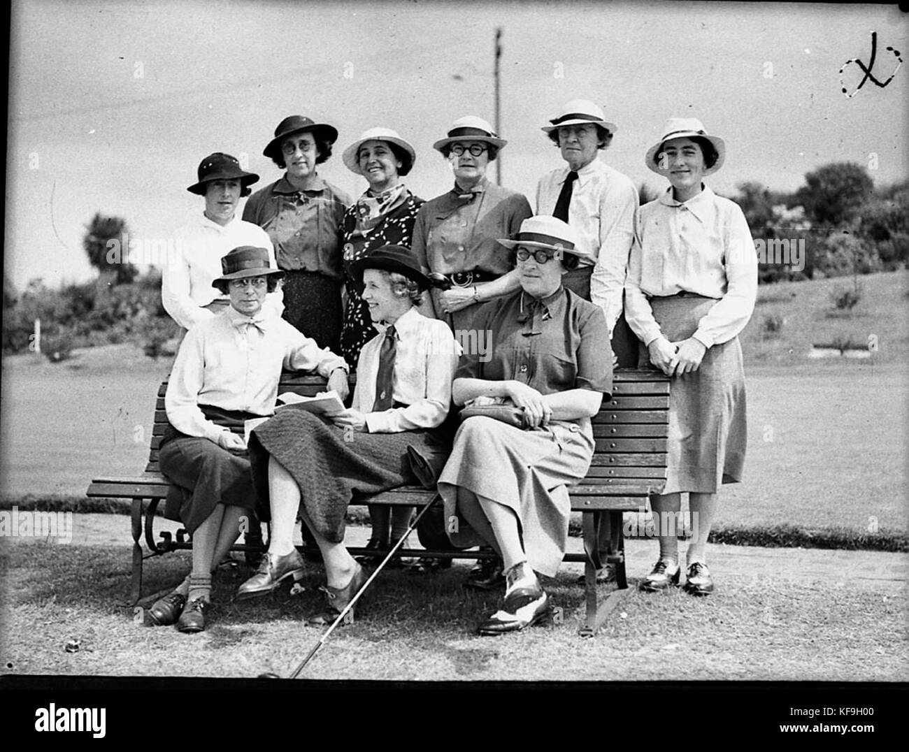 Vintage ladies golf hi-res stock photography and images - Alamy
