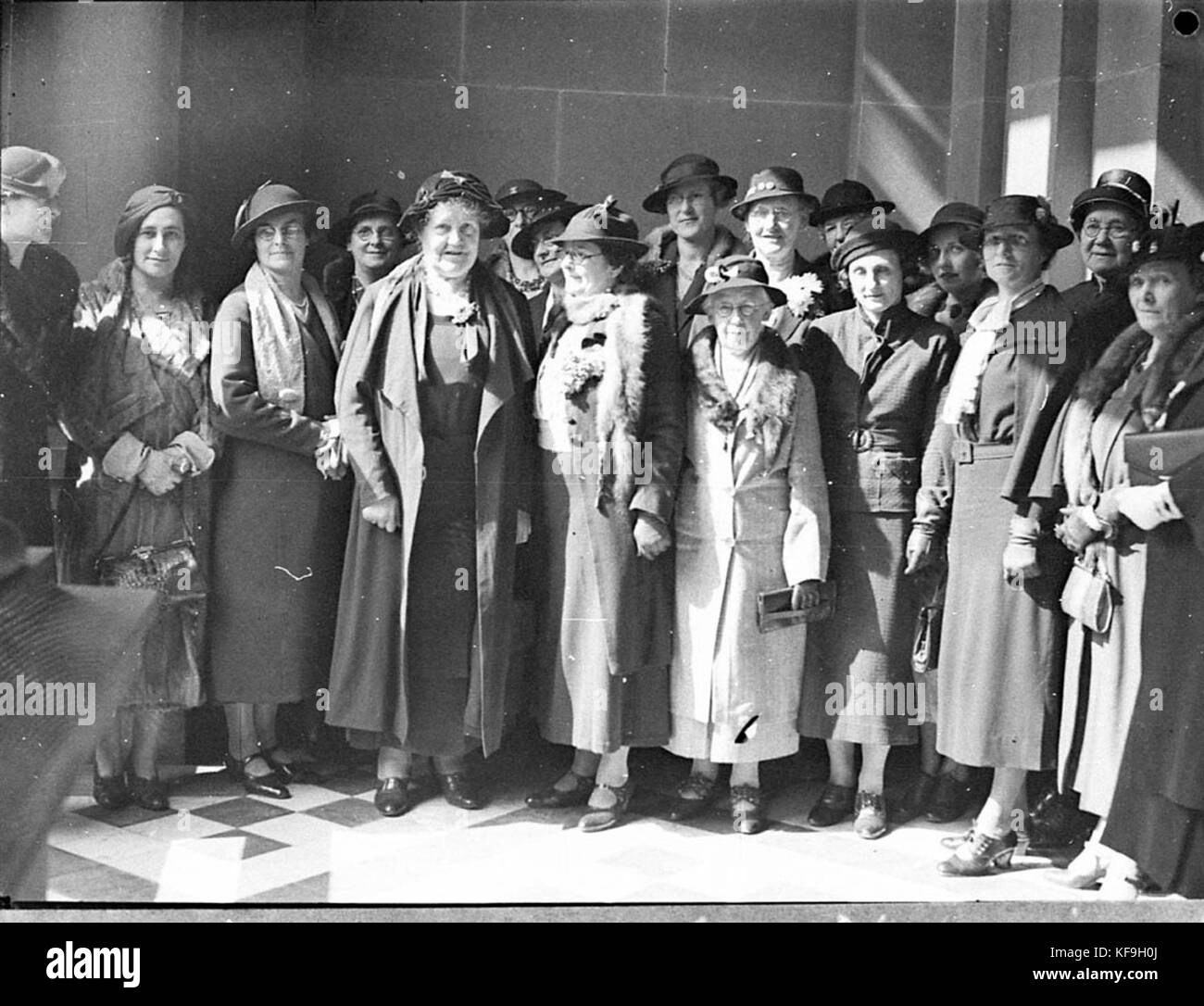 81835 Large group of women Stock Photo - Alamy