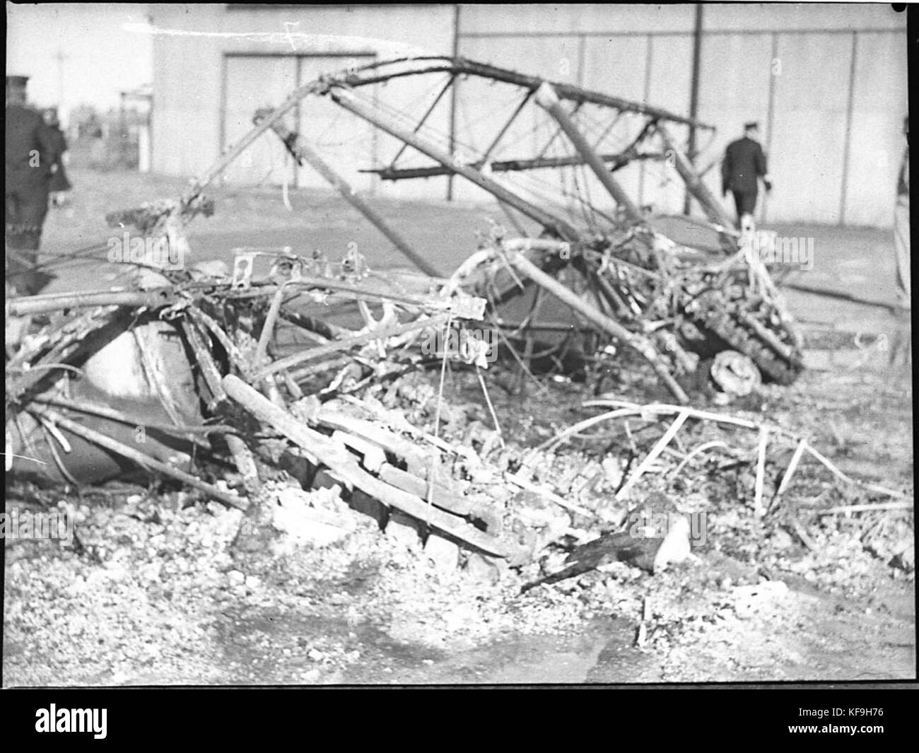 Aircraft aviation aeroplane crew Black and White Stock Photos & Images ...