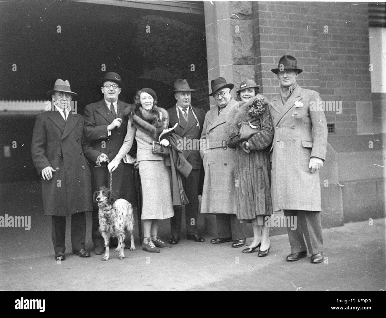 6742 Some of the cast of Collits Inn Stock Photo - Alamy