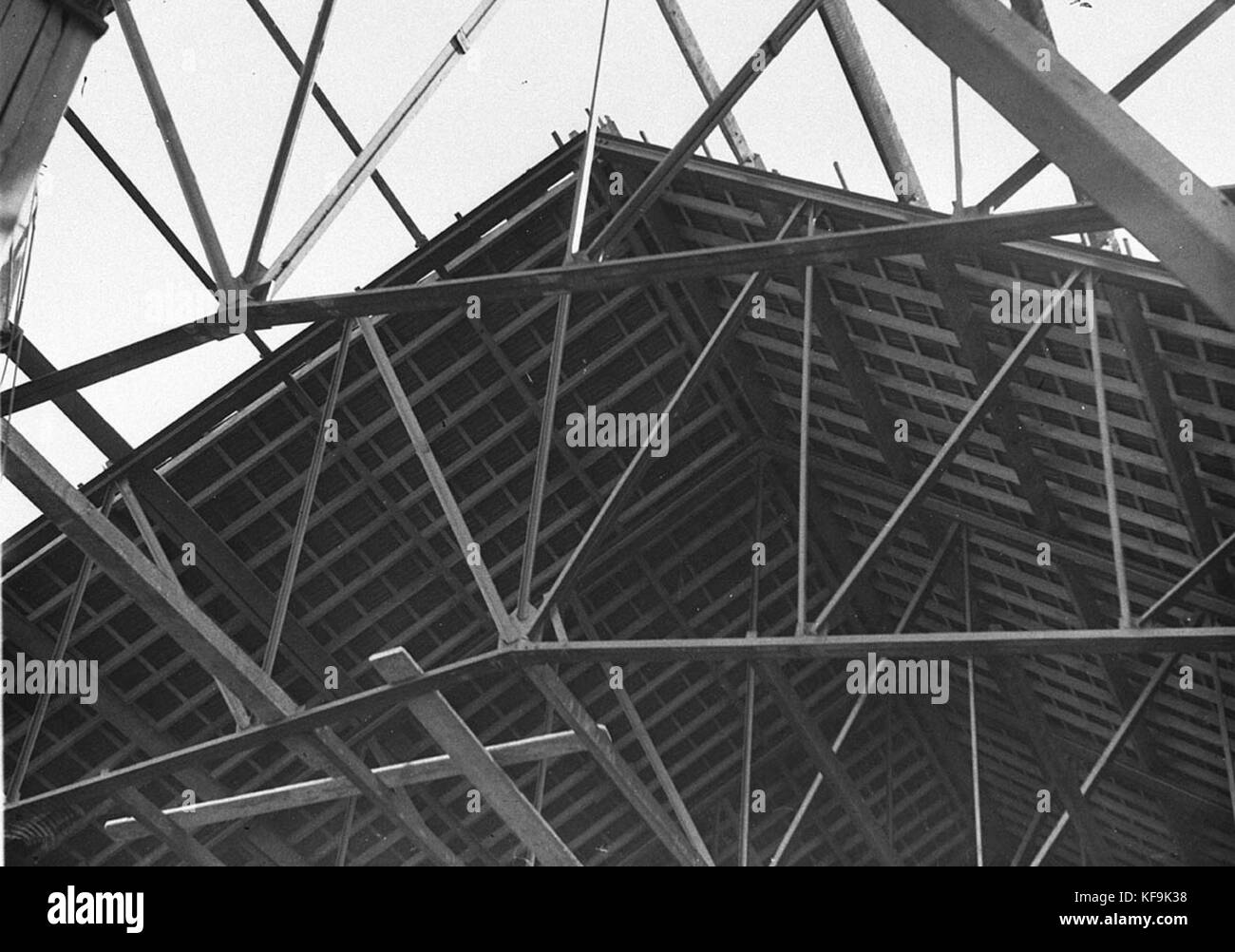 42626 Steel rooftrusses Stock Photo - Alamy