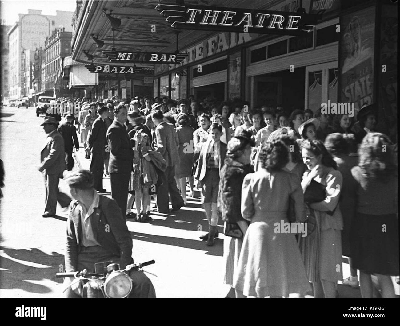 28663 Theatre queue for Plaza Theatre taken for Fox Films Stock Photo ...