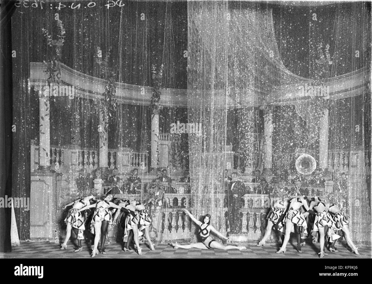 Ballet orchestra hi-res stock photography and images - Alamy