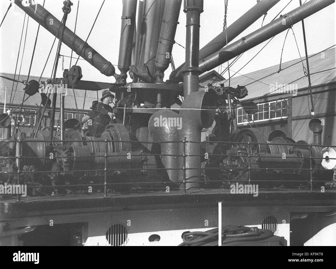 Ship unloading process hi-res stock photography and images - Alamy