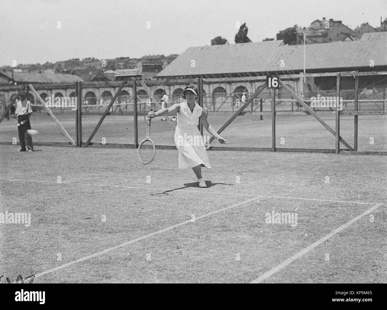Vintage womens tennis hi-res stock photography and images - Alamy