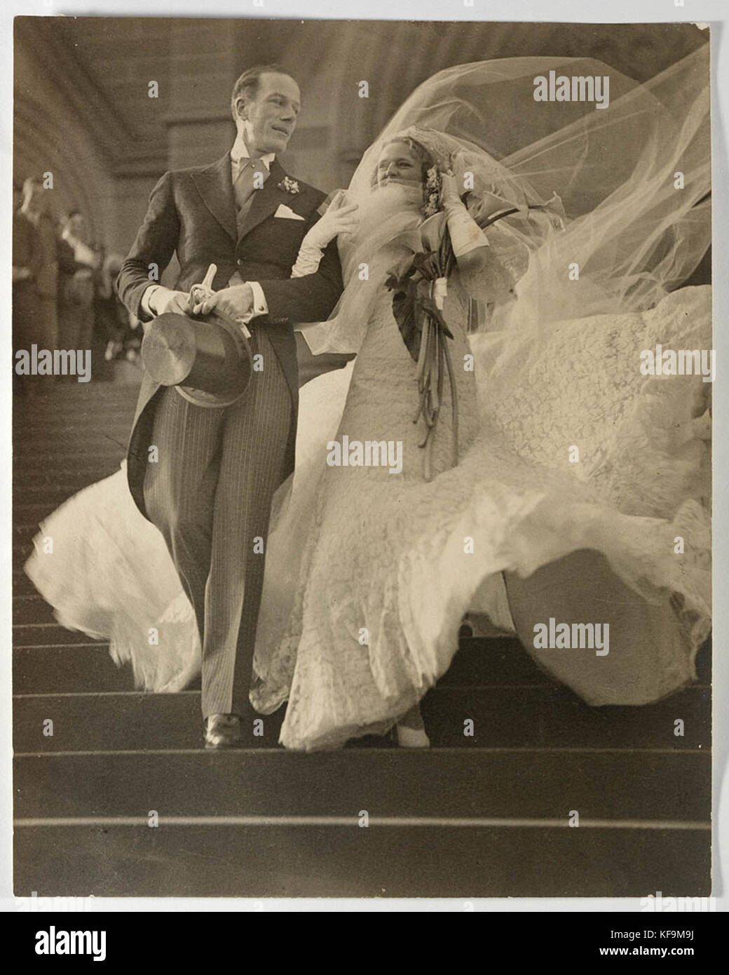 Musical stars Madge Elliott and Cyril Ritchard's wedding, St Mary's ...