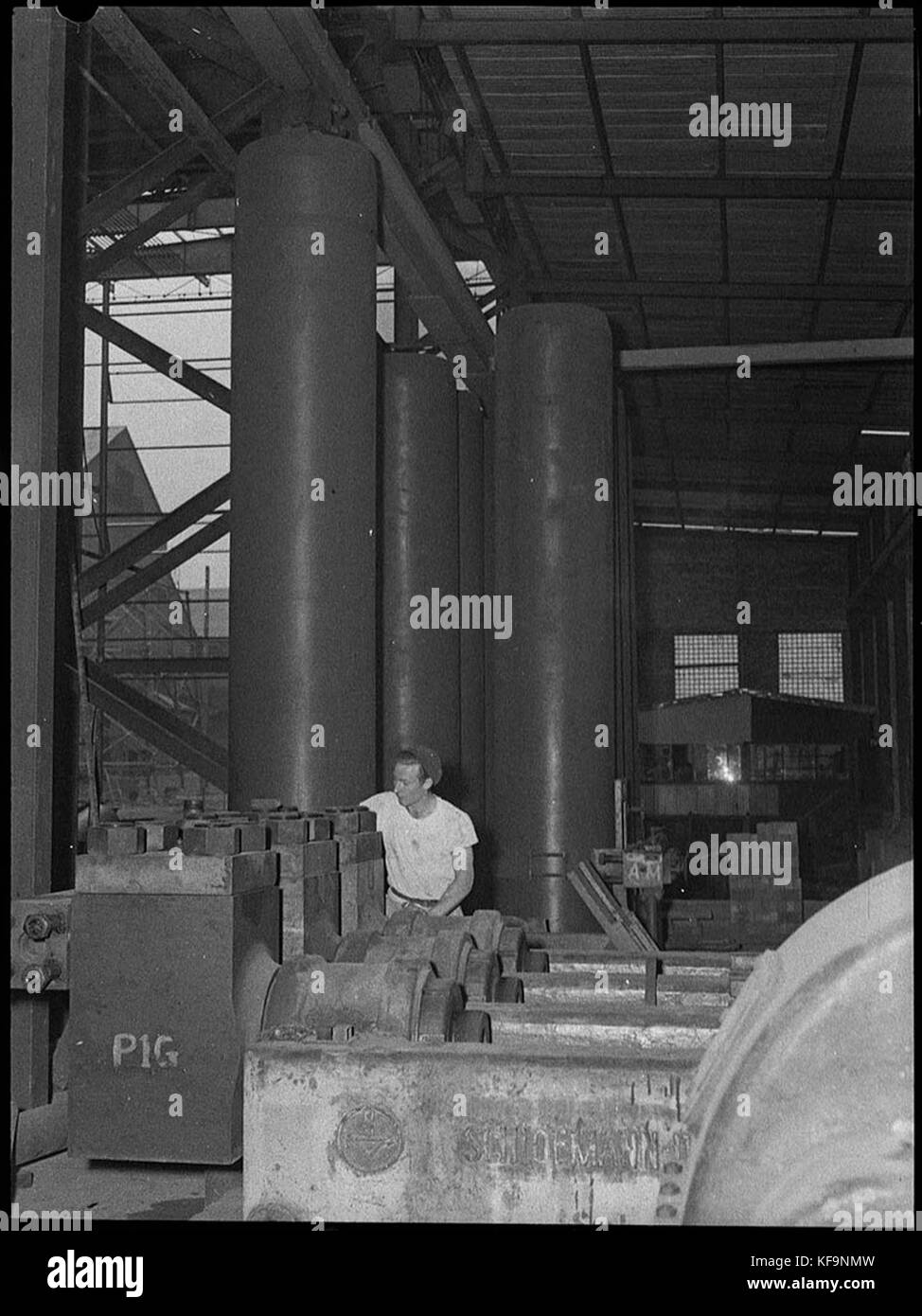 Structural steel factory work hi-res stock photography and images - Alamy