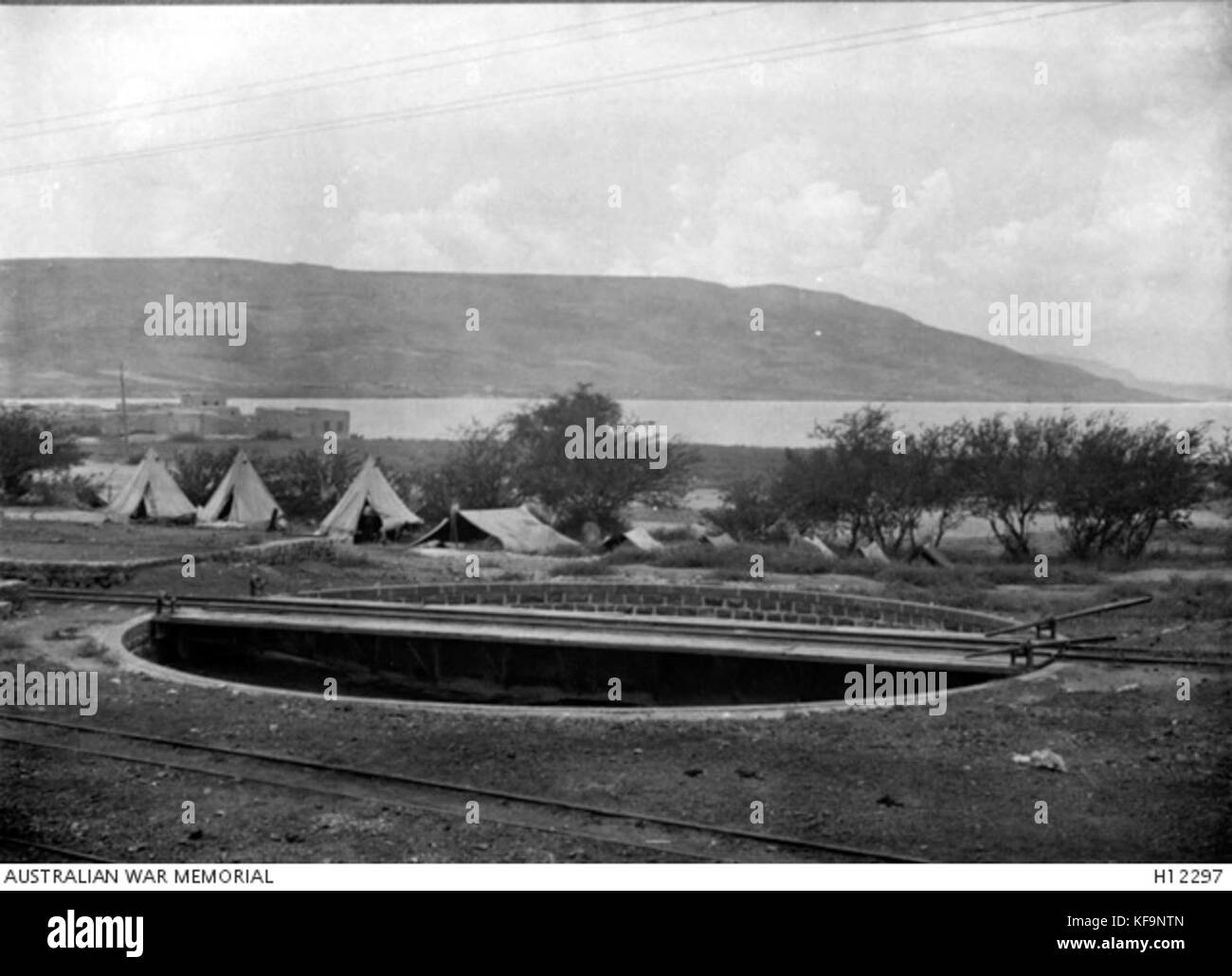 Turntable system Black and White Stock Photos & Images - Alamy