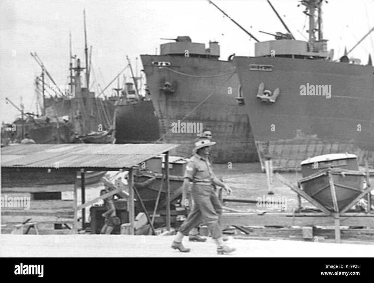 Unloading ships Black and White Stock Photos & Images - Alamy