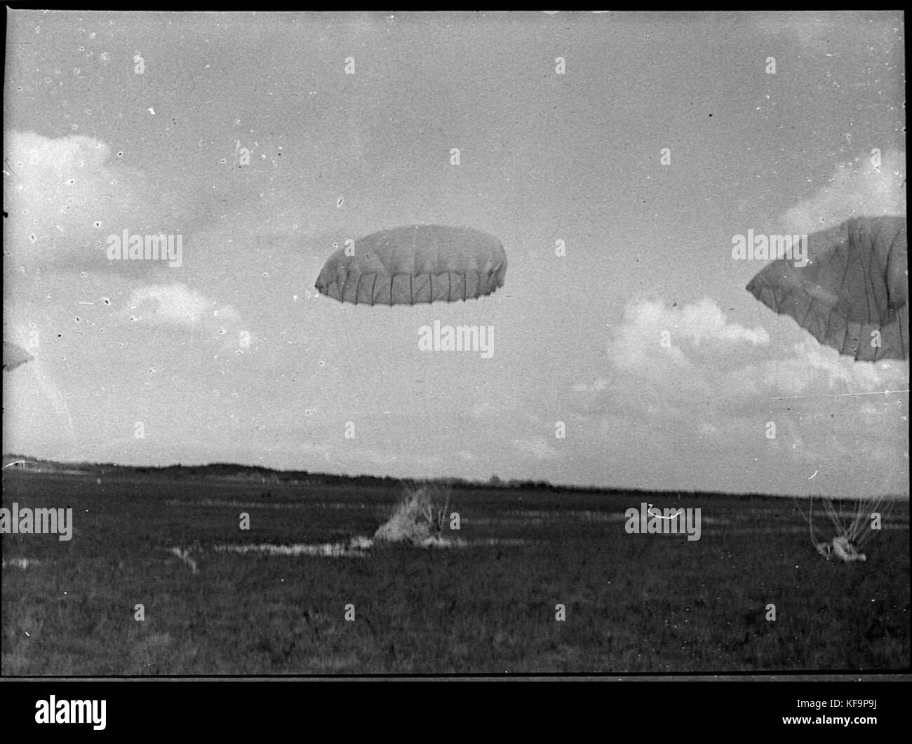 Parachute troops Black and White Stock Photos & Images - Alamy