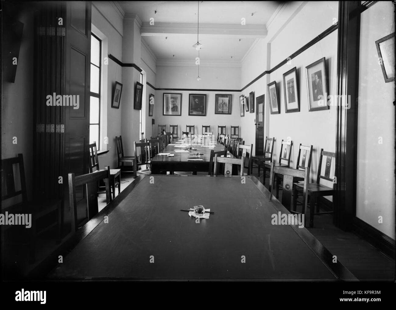 Political meeting room hi-res stock photography and images - Alamy