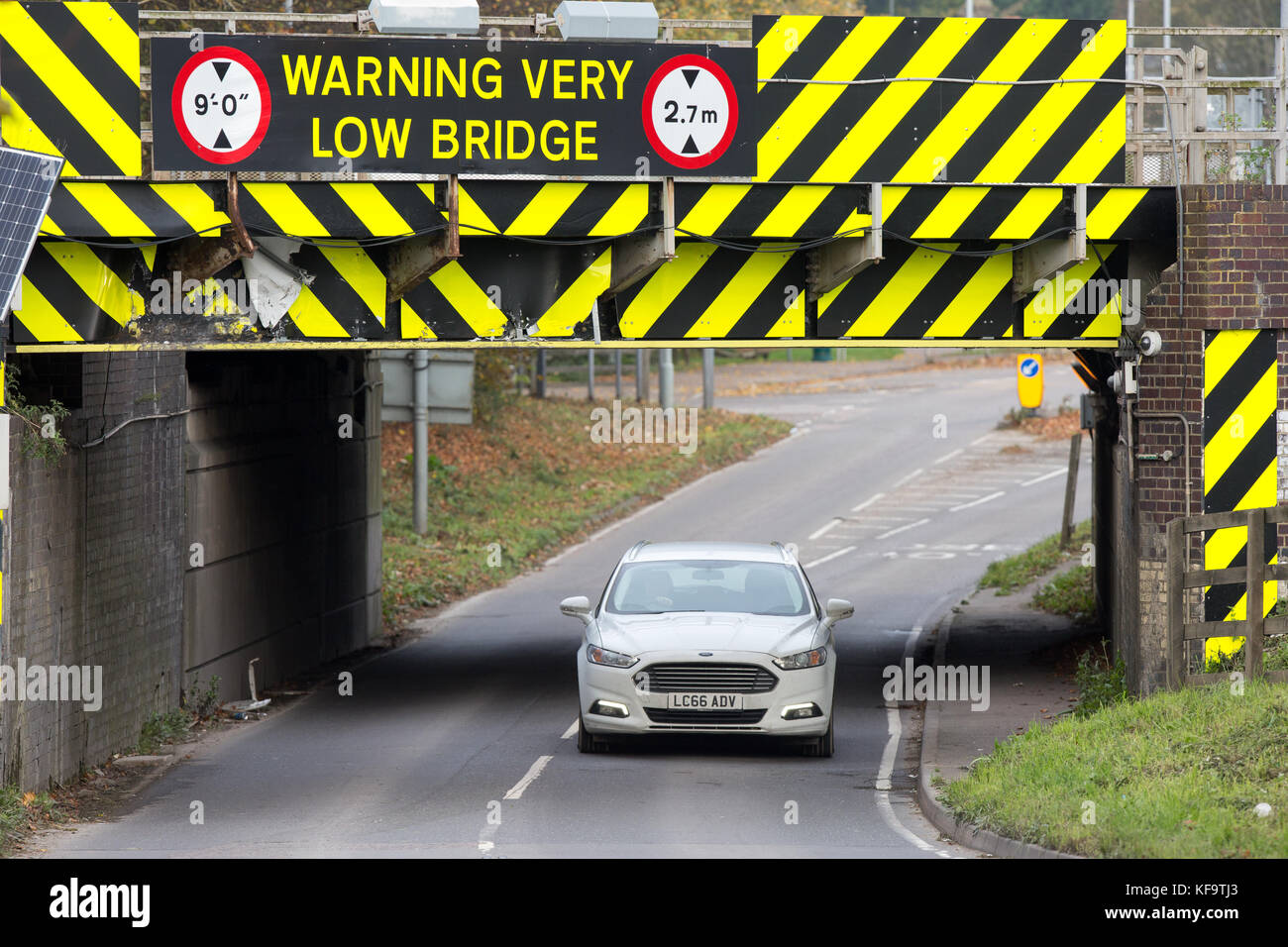 Low Bridge Crash Stock Photos & Low Bridge Crash Stock Images - Alamy