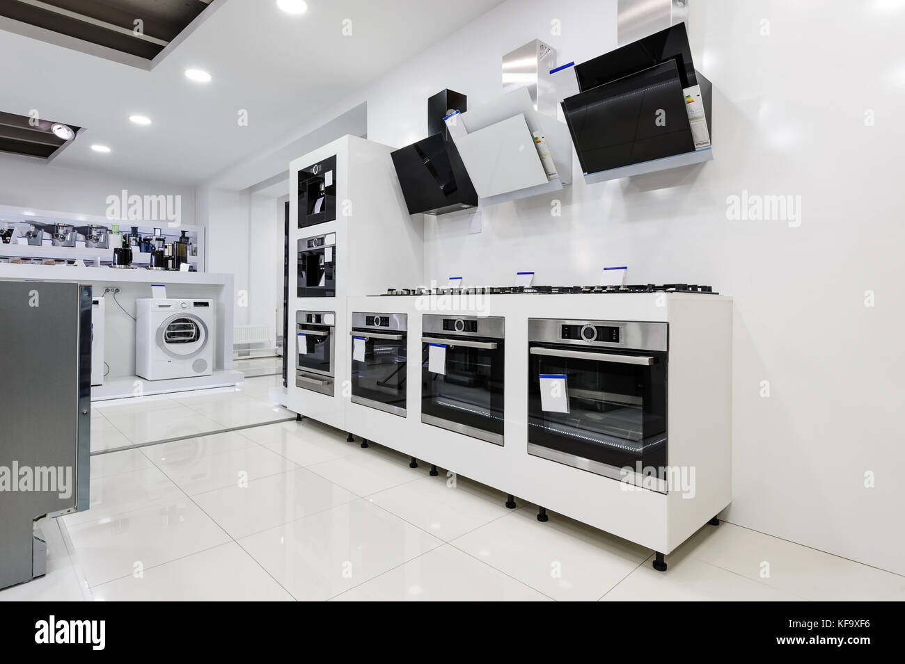 Home appliance shop hi-res stock photography and images - Alamy