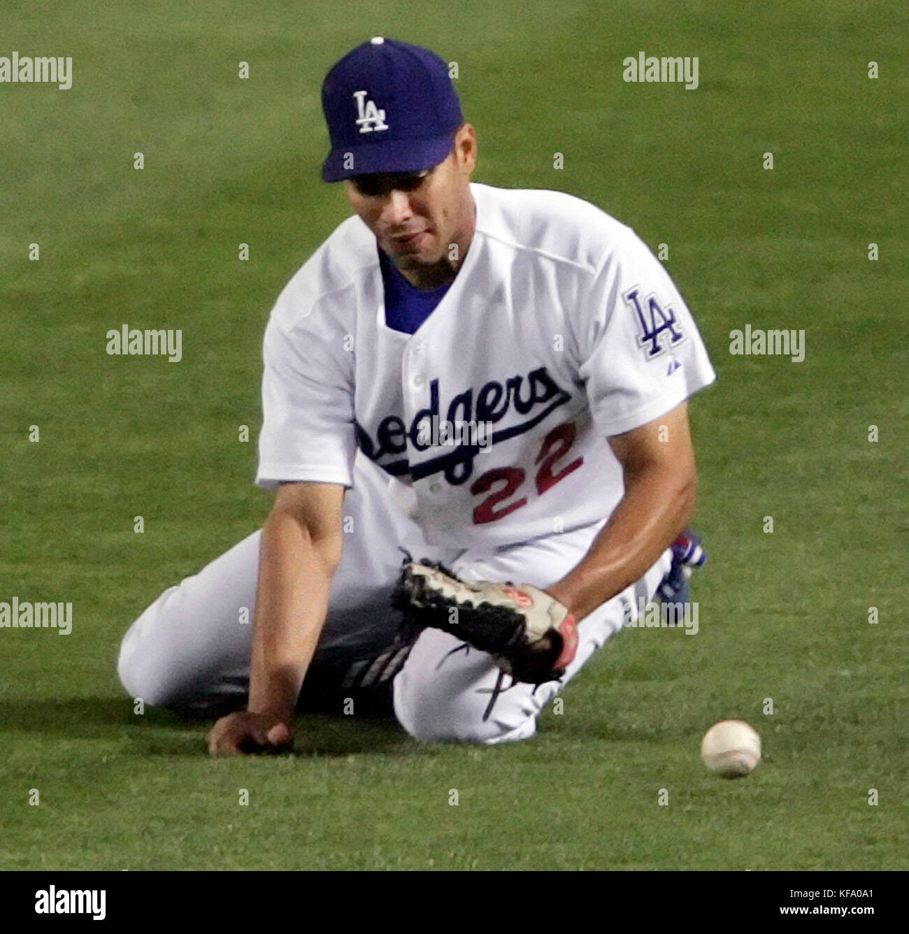Los Angeles Dodgers' rightfielder Jose Cruz Jr drops a fly ball hit by ...