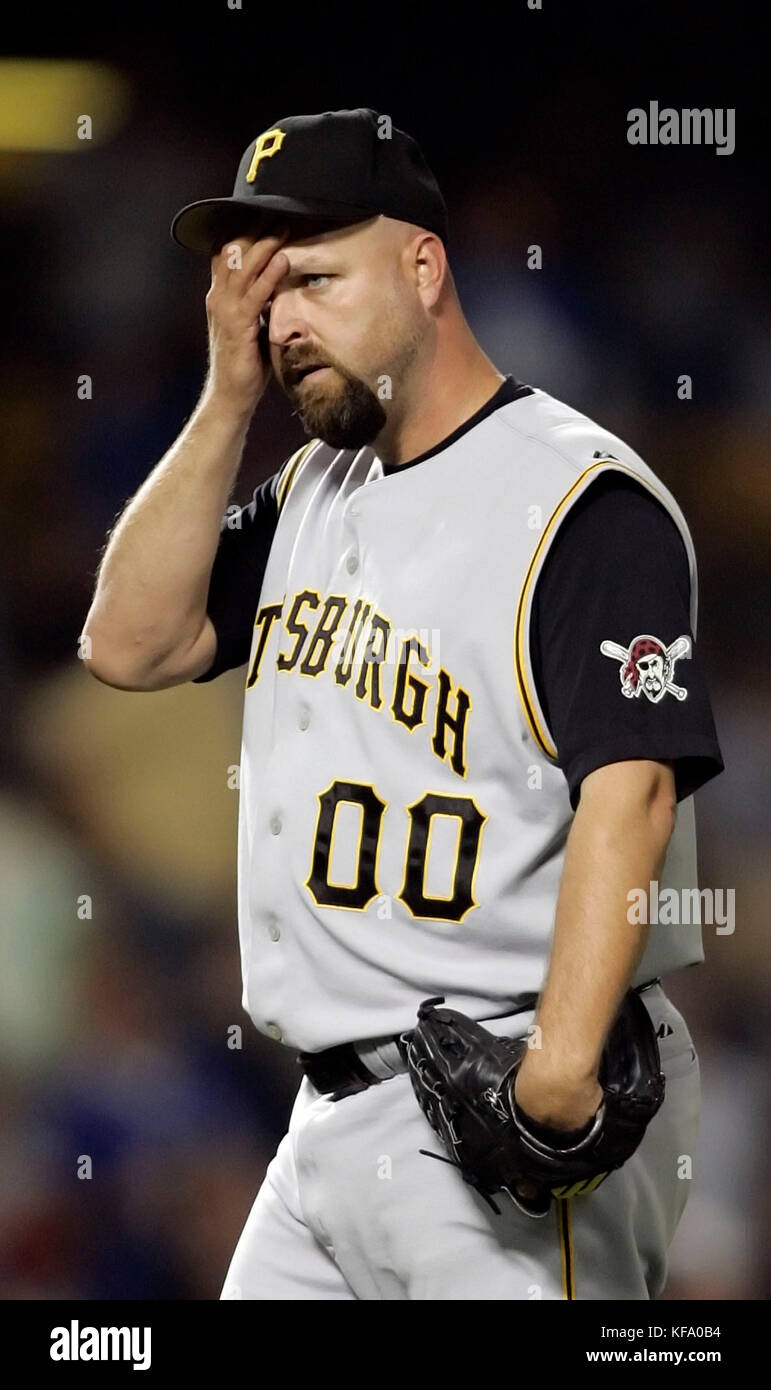 Pittsburgh Pirates relief pitcher Rick White wipes his face after ...