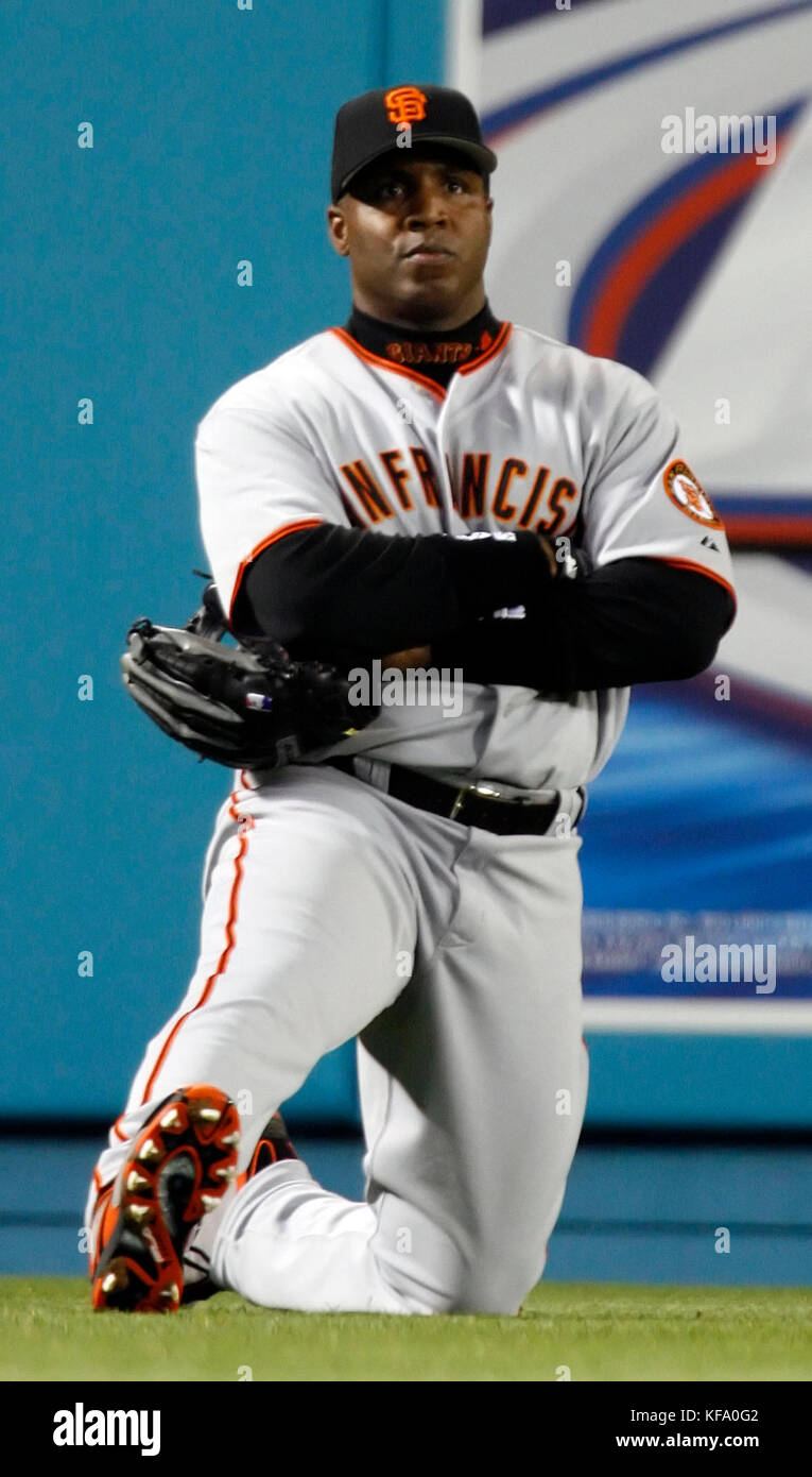 San Francisco Giants' Barry Bonds stretches in the outfield in the ...