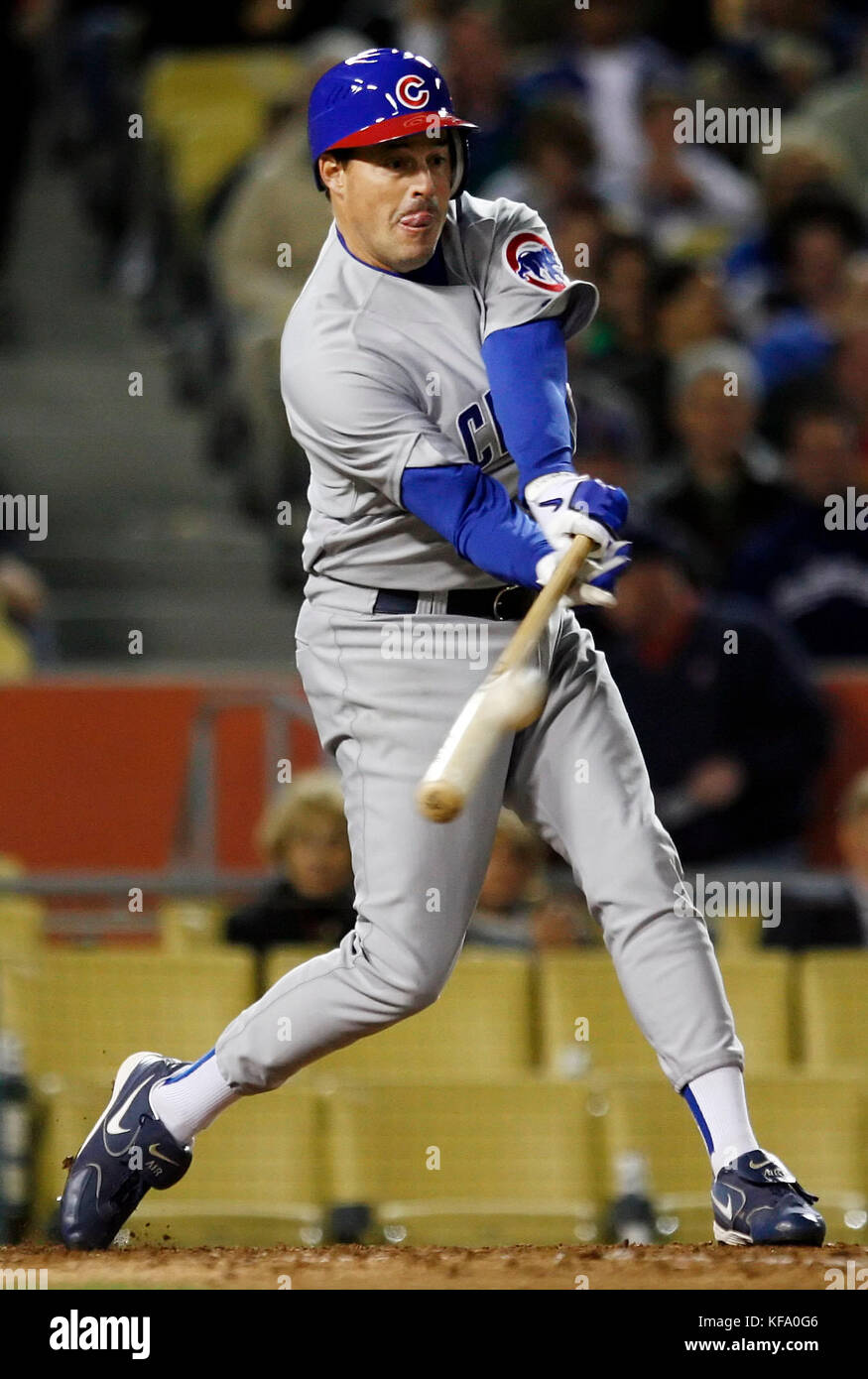 Chicago Cubs' Greg Maddux hits a run-scoring single off Los Angeles ...