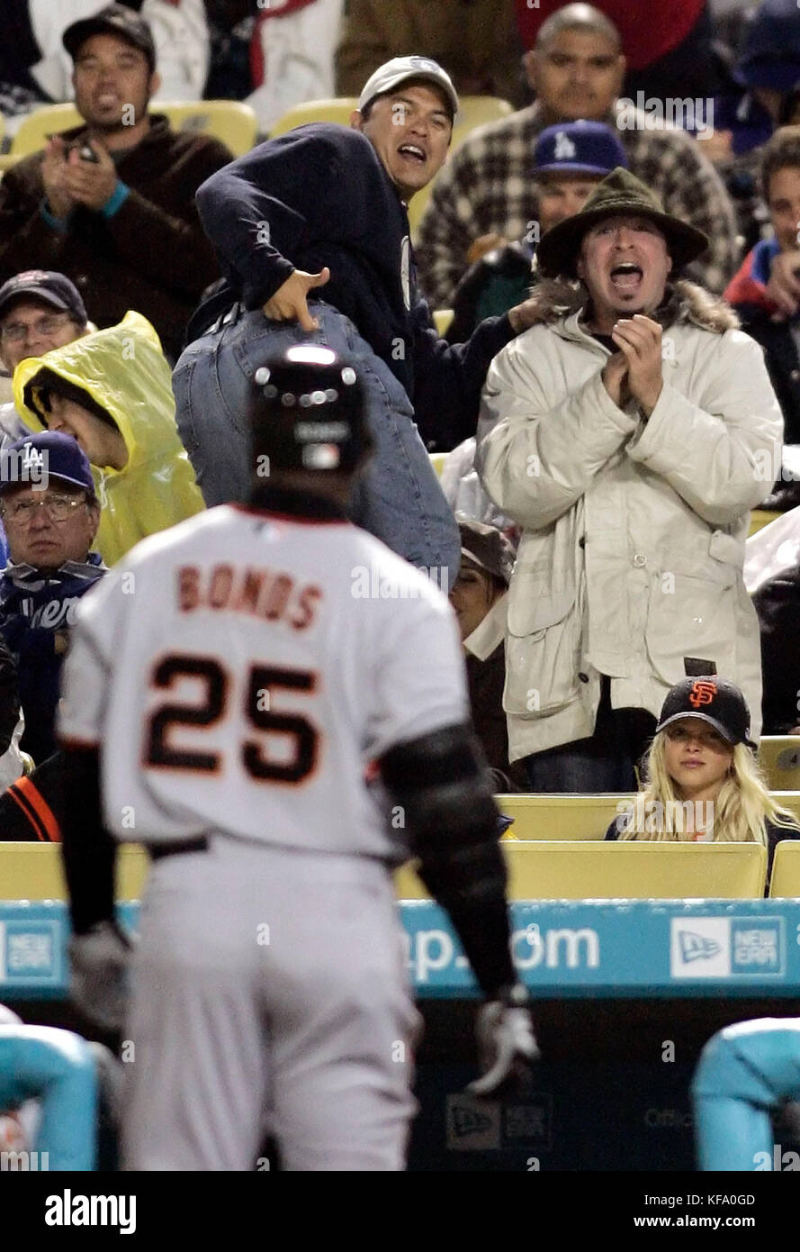 San Francisco Giants' Barry Bonds (25) is taunted by fans as he walks ...