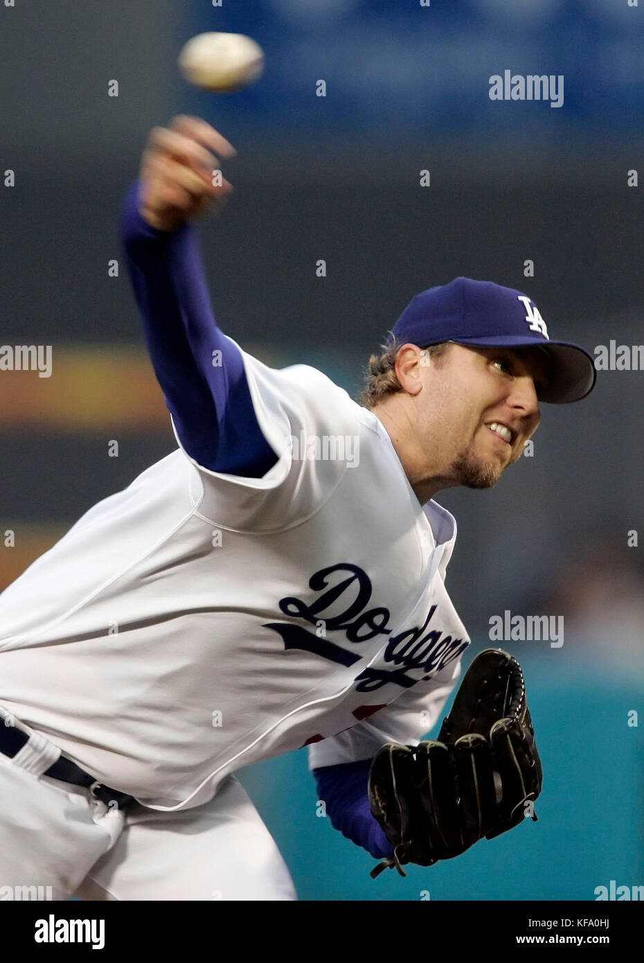 Los Angeles Dodgers Brett Tomko pitches against the San Diego Padres ...